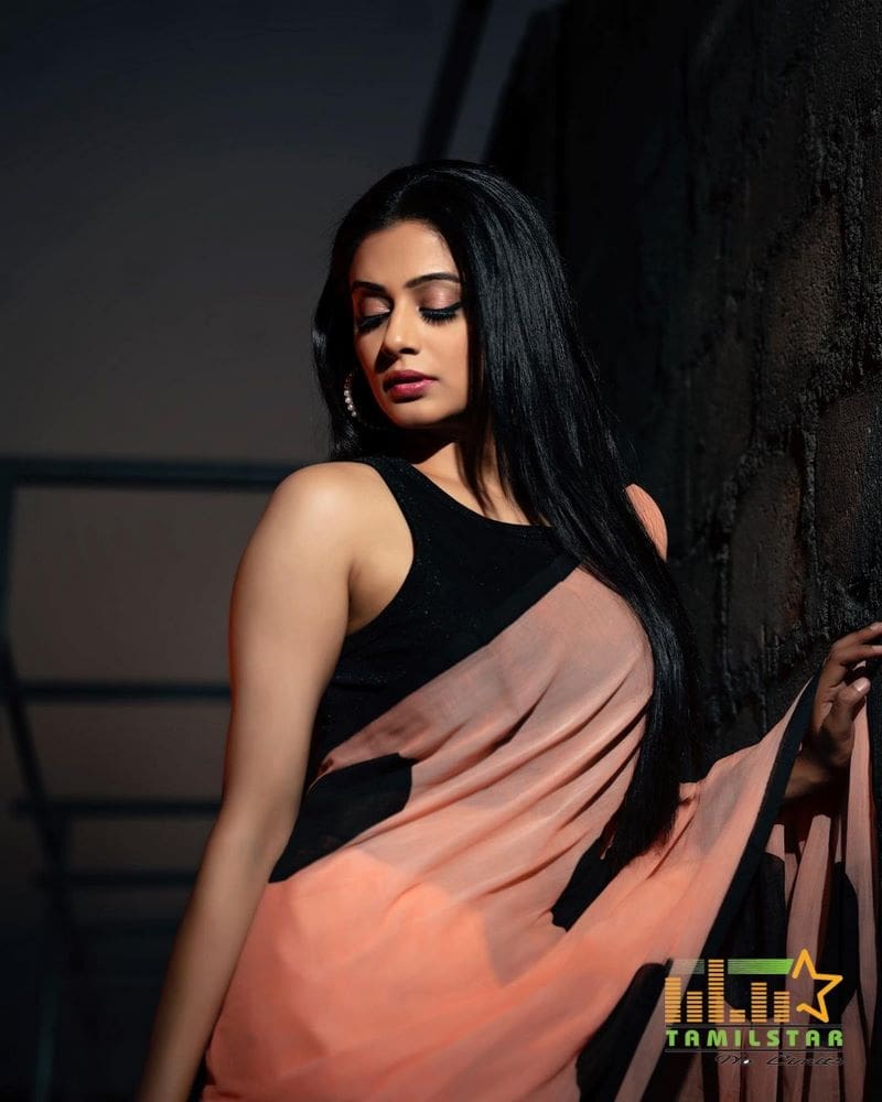 Actress Priya Mani Beautiful photos - Tamilstar