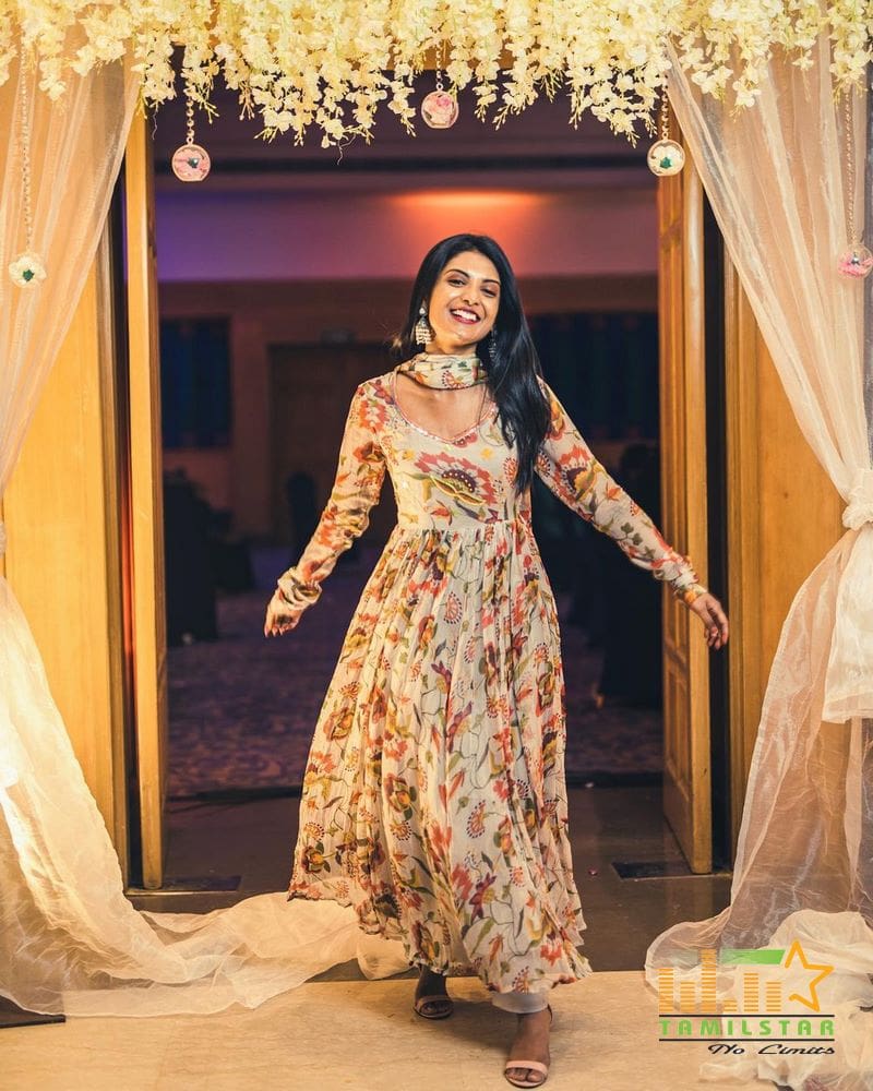 Actress Nivedhitha Sathish Latest Photos - Tamilstar