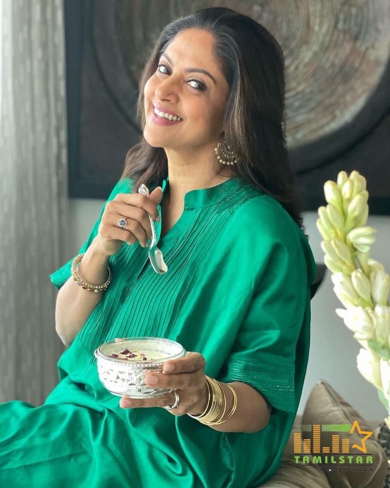 Actress Nadiya Latest Photos - Tamilstar