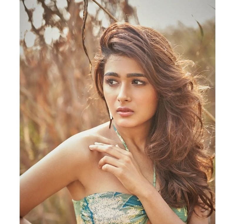 Actress Shalini Pandey Latest Photos - Tamilstar