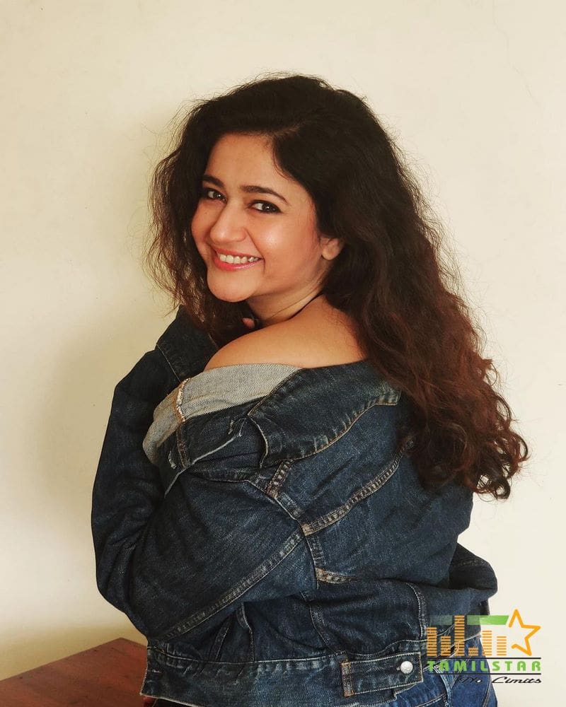 Actress Poonam Bajwa Latest Photos - Tamilstar