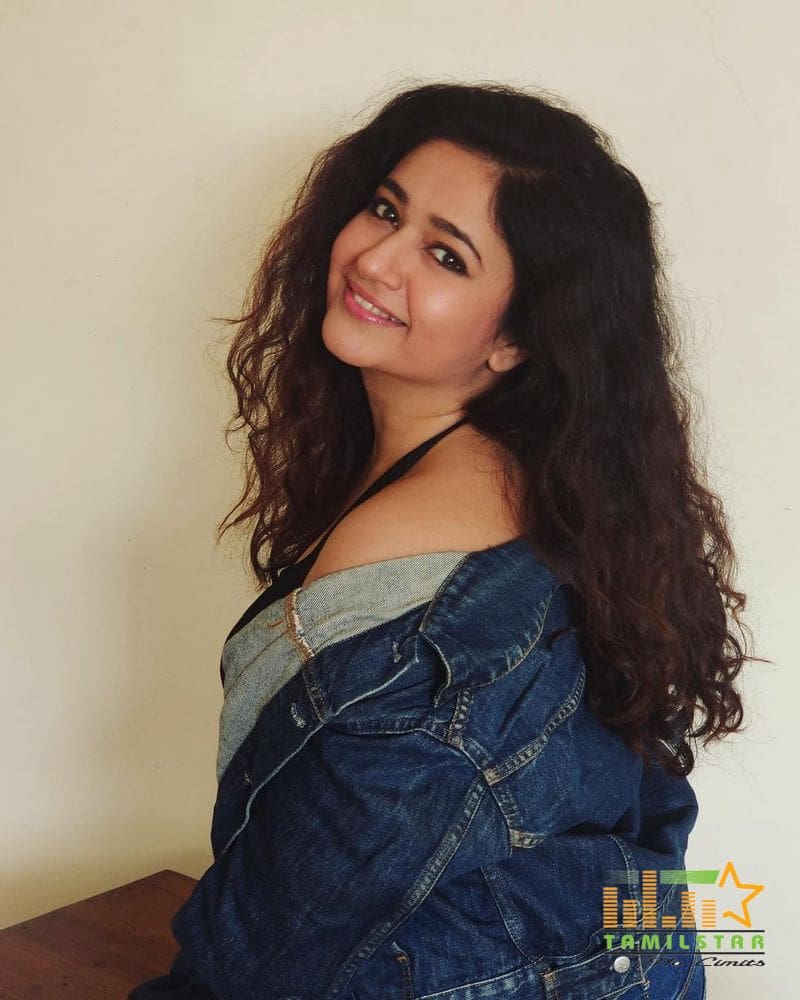 Actress Poonam Bajwa Latest Photos - Tamilstar