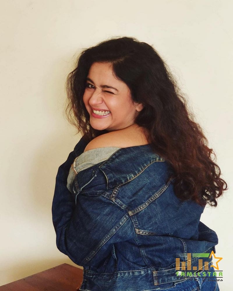 Actress Poonam Bajwa Latest Photos - Tamilstar