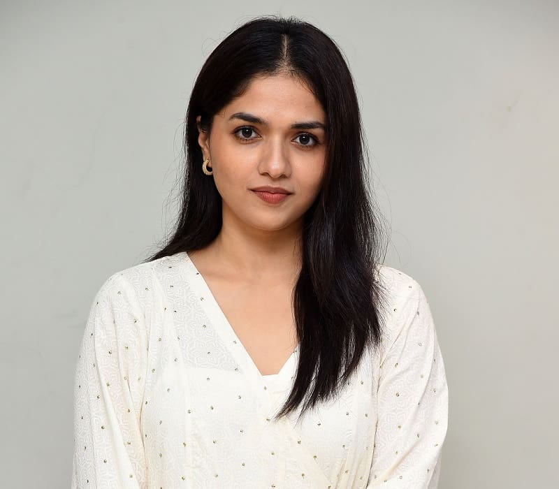 தூளியும் மேக்கப் இல்லாமல் நடிகை சுனேனா வெளியிட்ட புகைப்படம் வைரல் ...