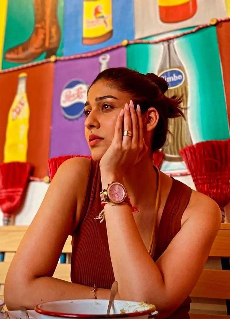 கன்னத்தில் கை வைத்து சோகமாக இருக்கும் நயன்..வைரலாகும் போட்டோ - Tamilstar