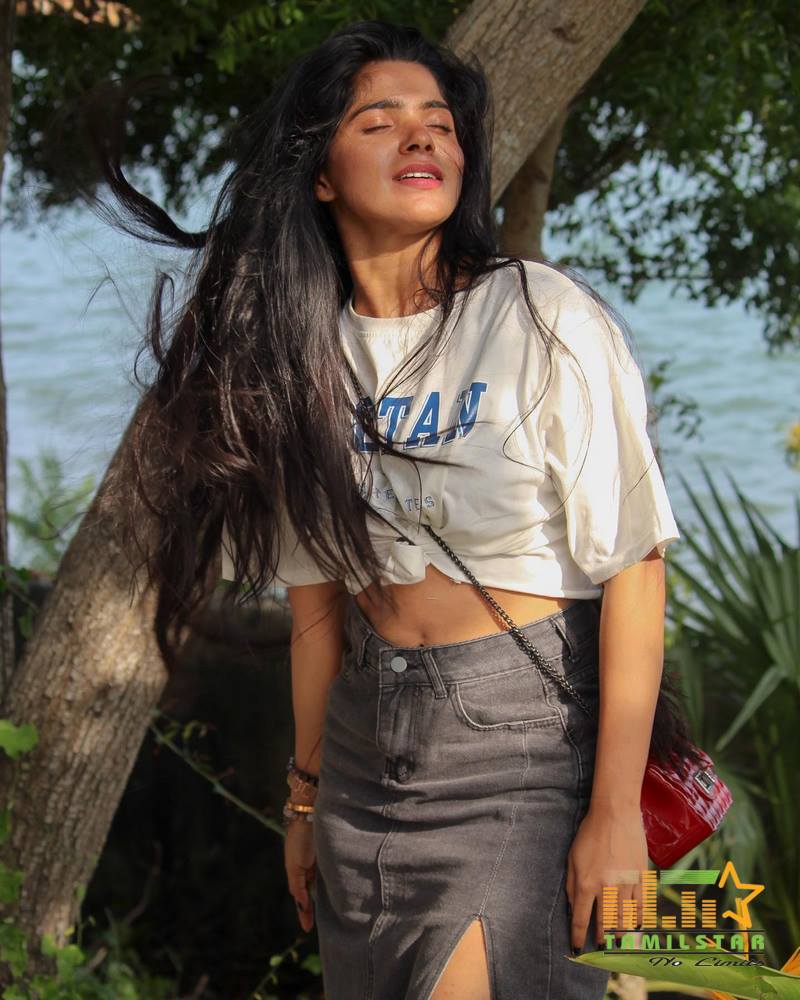 Actress Divya Bharathi Latest Photos - Tamilstar