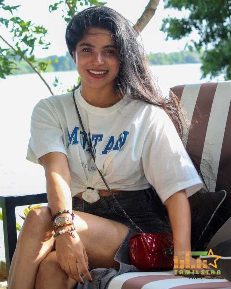 Actress Divya Bharathi Latest Photos - Tamilstar