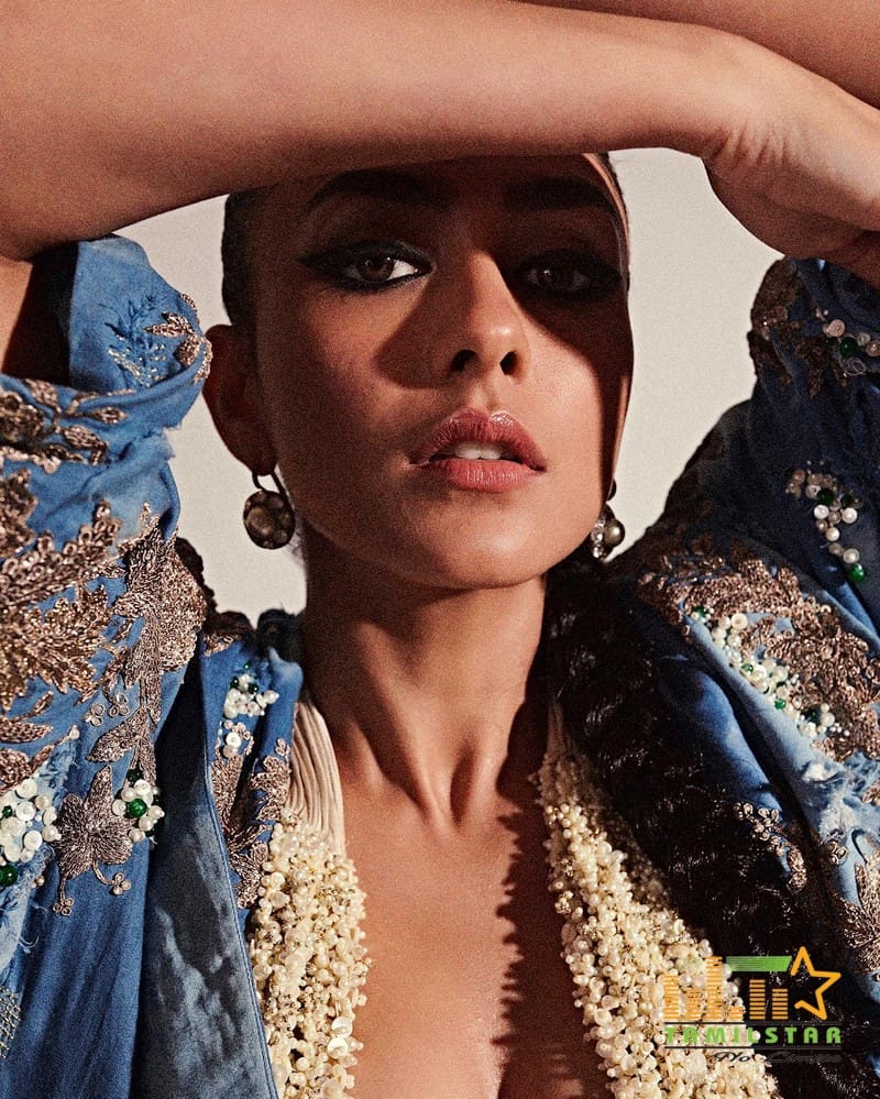 Actress Mrunal Thakur Latest Photos - Tamilstar