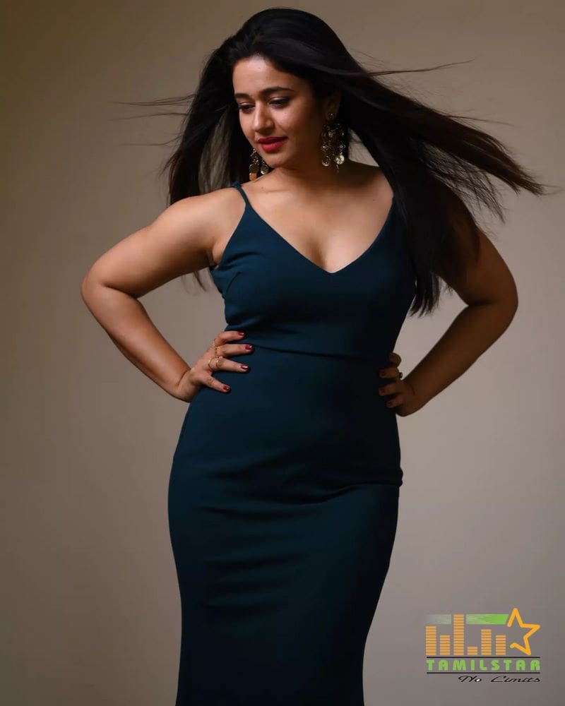 Actress Poonam Bajwa Latest Photos - Tamilstar