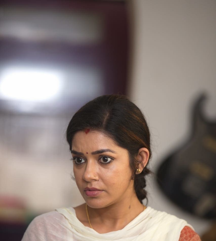 அறிமுக நடிகருடன் இணைந்து நடித்துள்ள சாயா சிங்..லில்லி ராணி படத்தின் ...