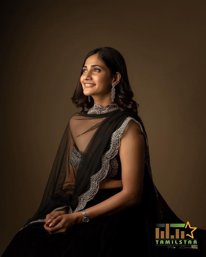 Actress Losliya Mariyanesan Latest Photos - Tamilstar