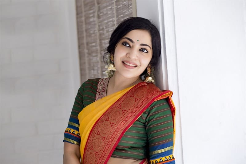 தொகுப்பாளினி ரம்யாவின் கவர்ச்சி புகைப்படம்.!! இணையத்தில் வைரல் | Tamilstar