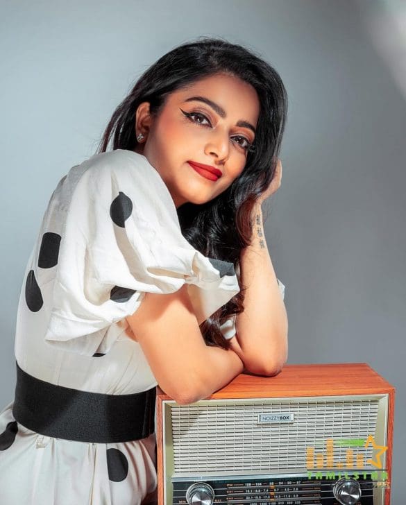 Actress Janani Iyer Latest Photos - Tamilstar