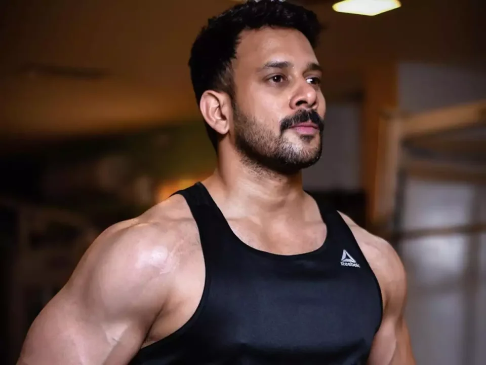 வைரலாகும் நடிகர் பரத்தின் அழகிய குடும்ப புகைப்படம்..!! | Tamilstar