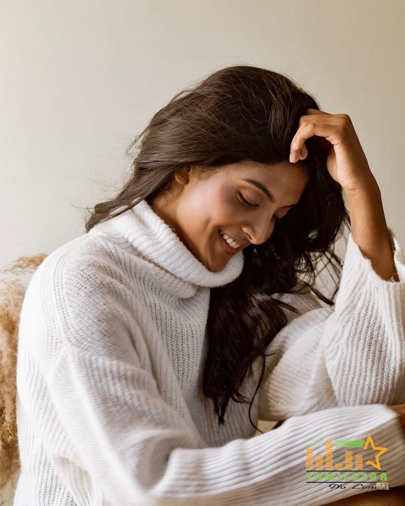 Actress Nivedhitha Sathish Latest Photos - Tamilstar