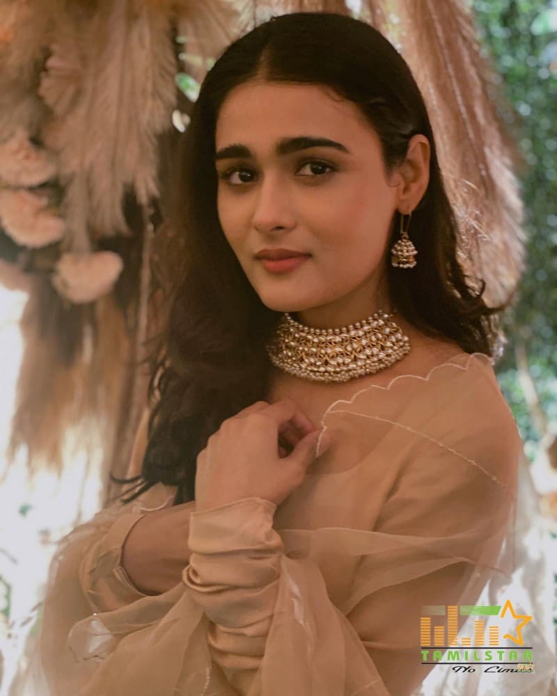 Actress Shalini Pandey Latest Photos - Tamilstar