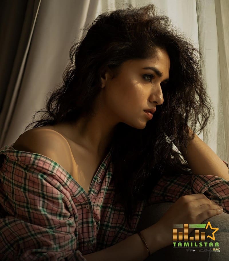 Actress Sunaina Latest Photos - Tamilstar