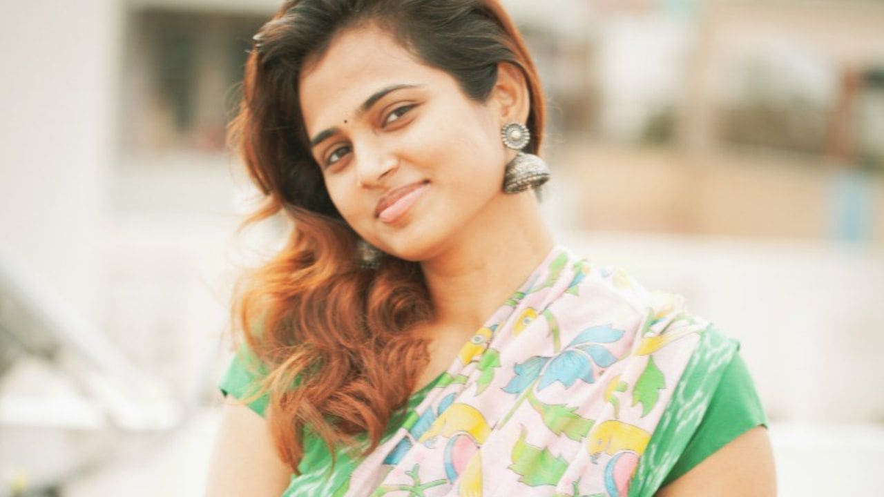 மாடர்ன் உடையில் கவர்ச்சி புகைப்படம் வெளியிட்ட ரம்யா பாண்டியன் | Tamilstar