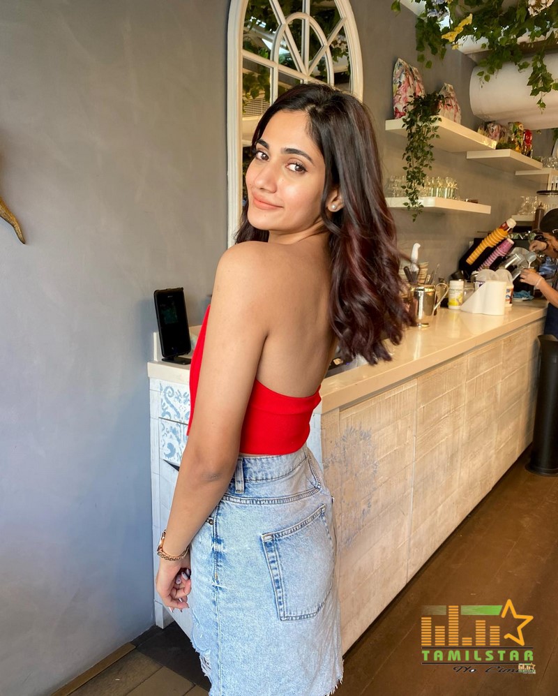 Actress Losliya Mariyanesan Latest Photos - Tamilstar