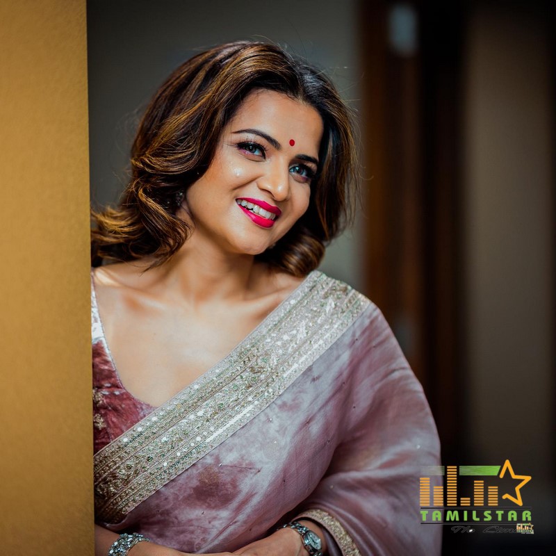 Actress Dhivya Dharshini Latest Photos - Tamilstar