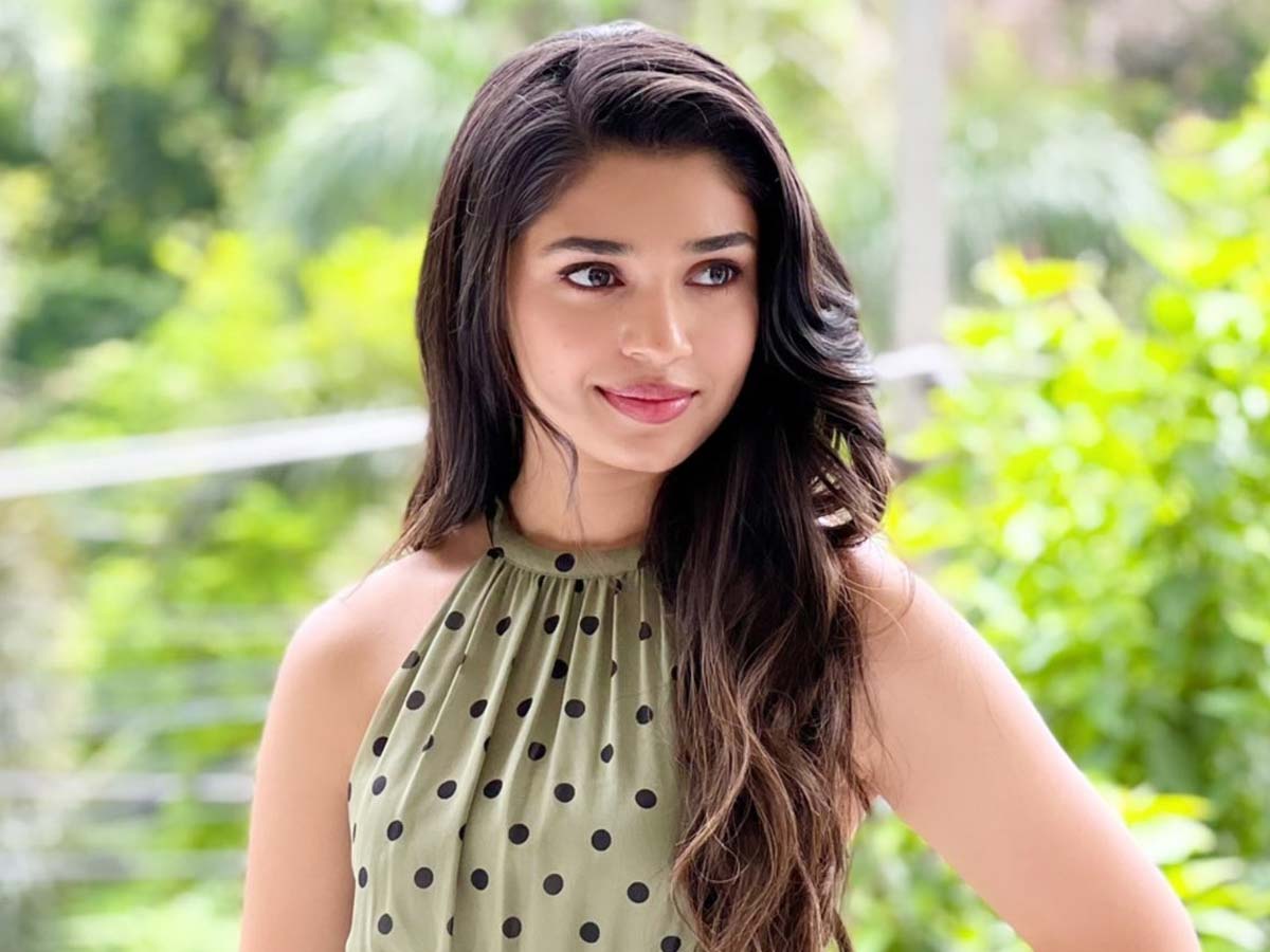 கீர்த்தி ஷெட்டி லேட்டஸ்ட் போட்டோ ஷூட் வைரல். | Tamilstar