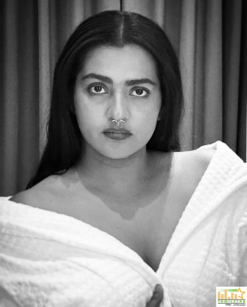 Actress Parvathi Latest Photos - Tamilstar