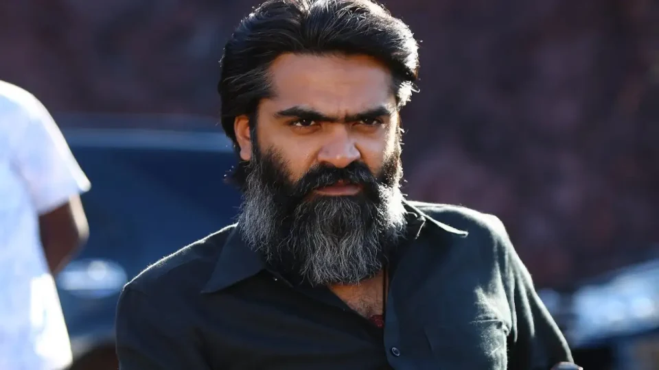 பத்து தல படத்தின் முதல் விமர்சனம் சொன்ன சிம்பு.எதிர்பார்ப்பில் ...