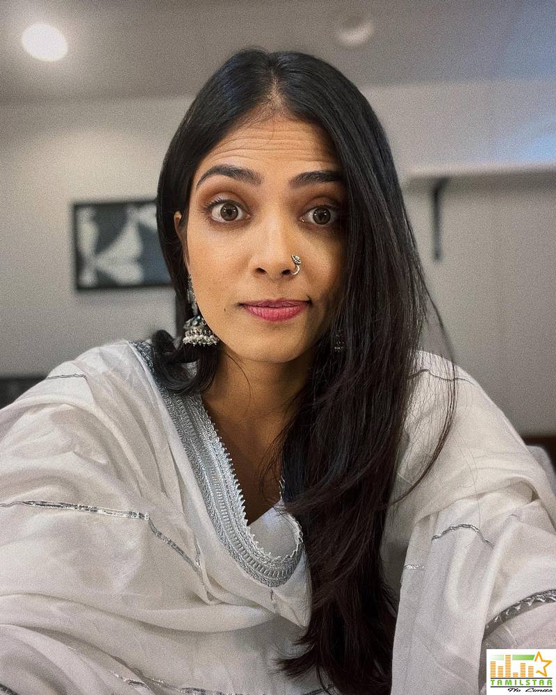 Actress Malavika Mohanan Latest Photos - Tamilstar