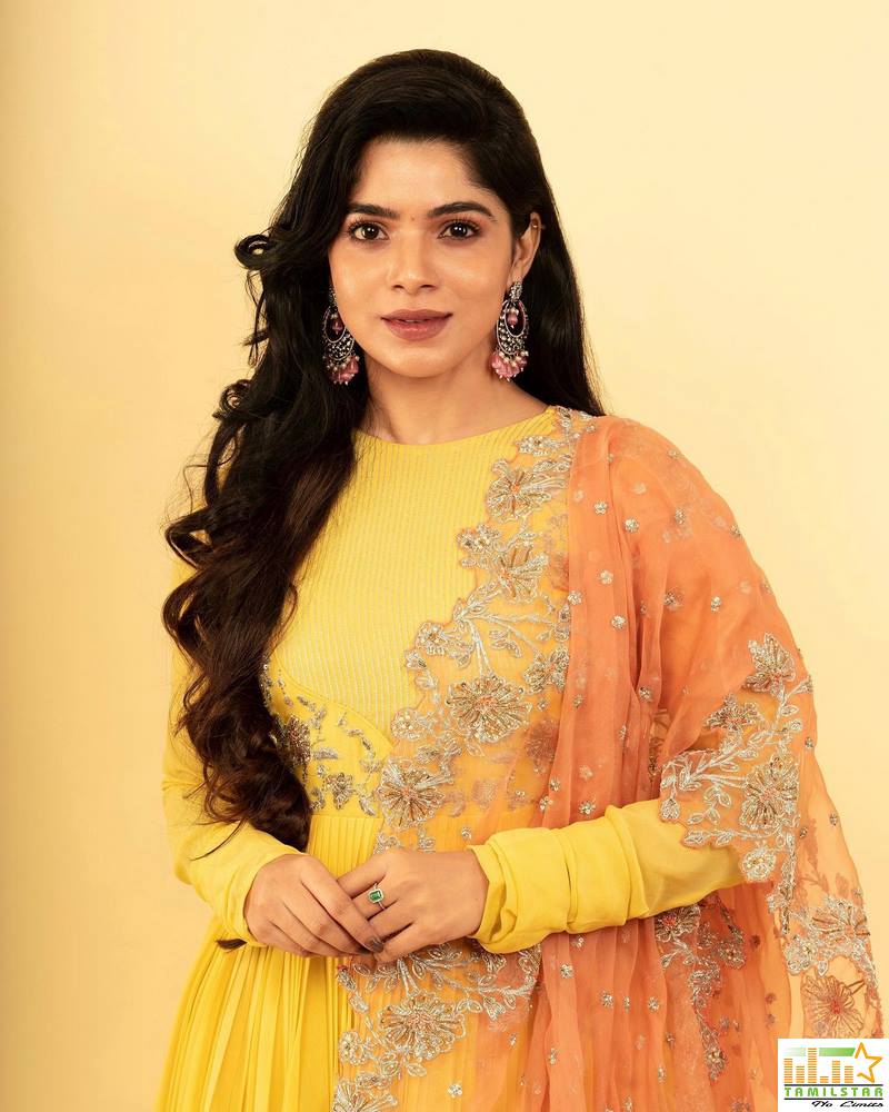 Actress Divya Bharathi Latest Photos - Tamilstar
