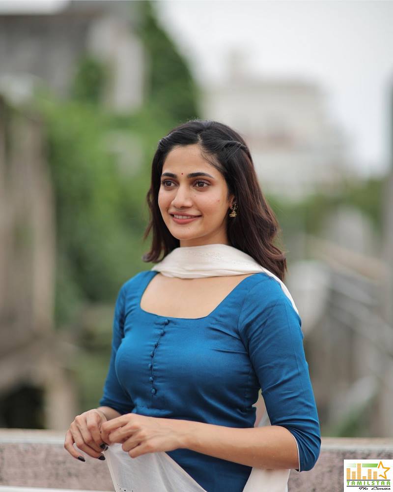 Actress Losliya Latest Photos - Tamilstar