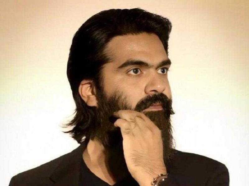 தலையில் குடுமி. செம மாஸ் லுக்கில் சிம்பு. வைரலாகும் போட்டோ | Tamilstar