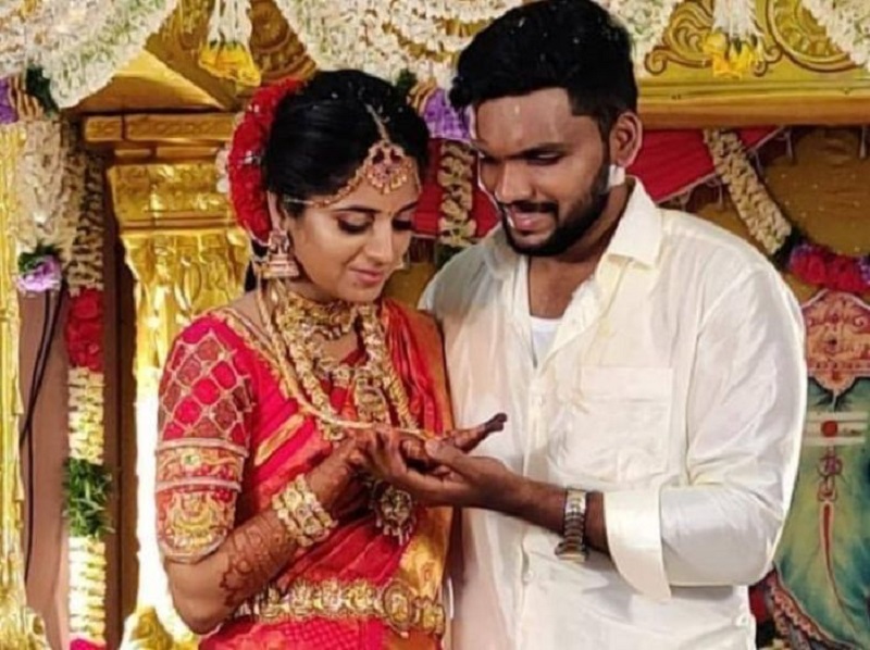 எதிர்நீச்சல் சீரியல் ஆதிரையின் கணவரை பார்த்துள்ளீர்களா? வைரலாகும் ...