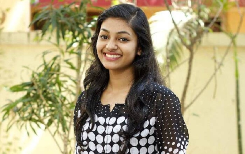 எம்எஸ் தோனியுடன் இருக்கும் புகைப்படத்தை வெளியிட்ட நடிகை இவானா ...