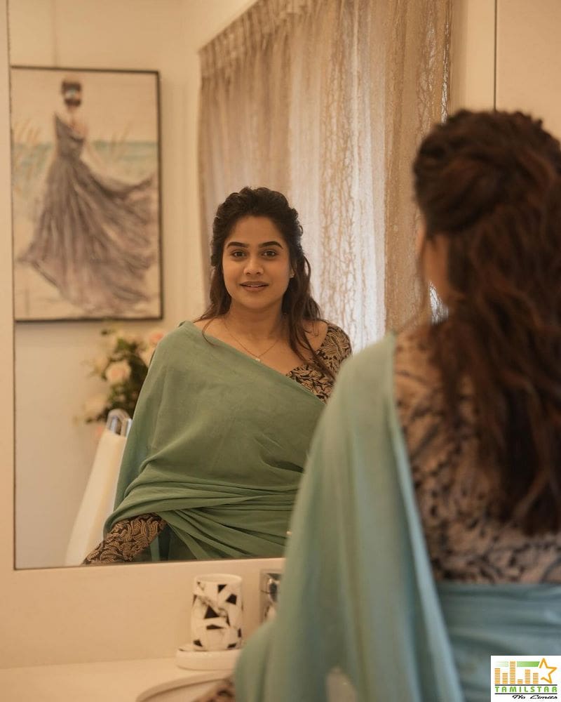 Actress Parveen Latest Photos - Tamilstar