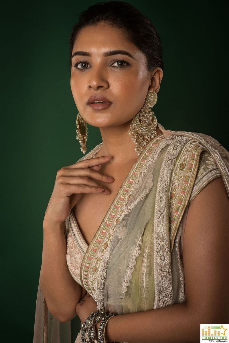 Actress Vani Bhojan New Photos - Tamilstar