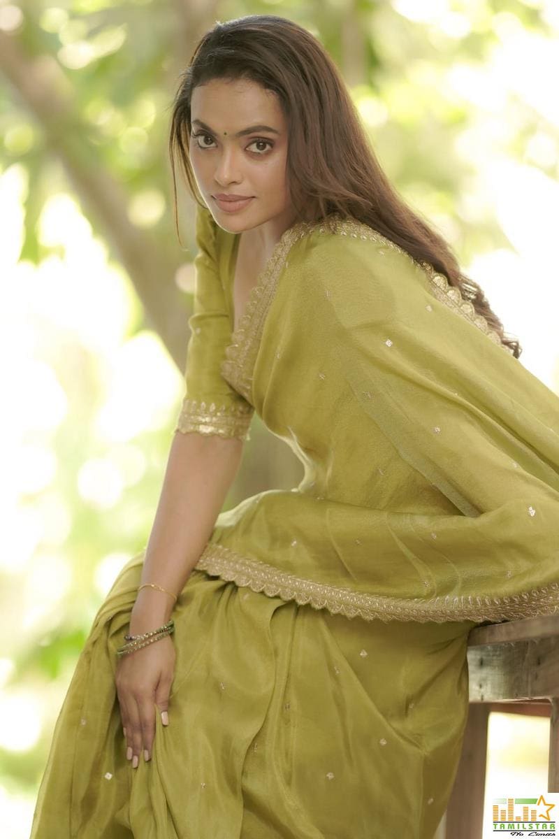 Actress Yamuna Chinnadurai Latest Photoshoot - Tamilstar