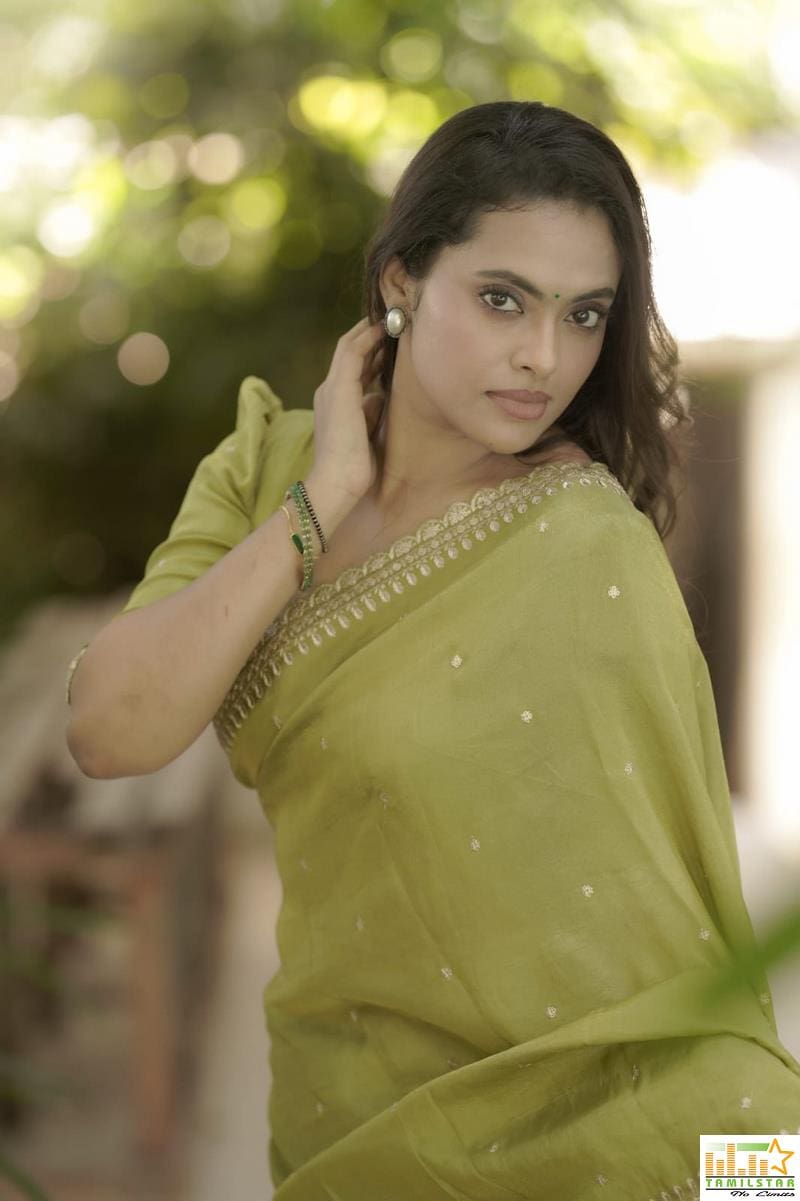 Actress Yamuna Chinnadurai Latest Photoshoot - Tamilstar