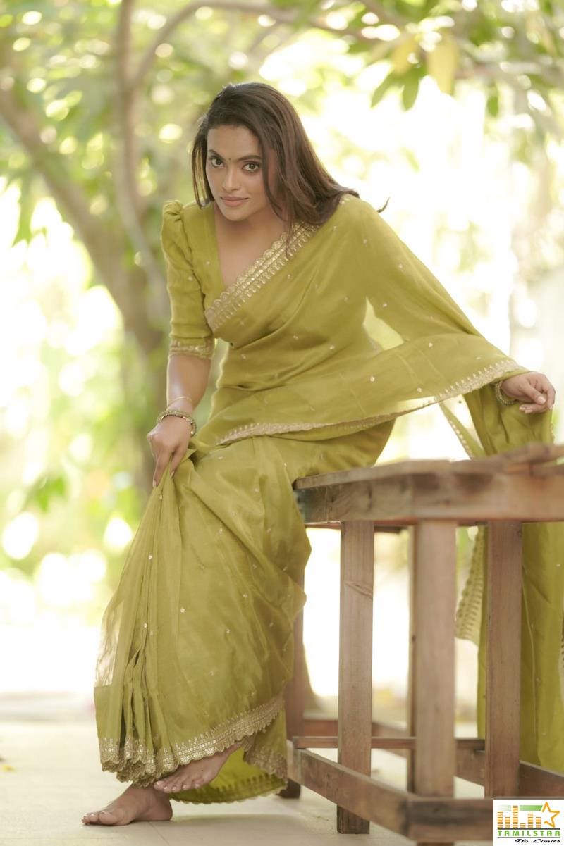 Actress Yamuna Chinnadurai Latest Photoshoot - Tamilstar